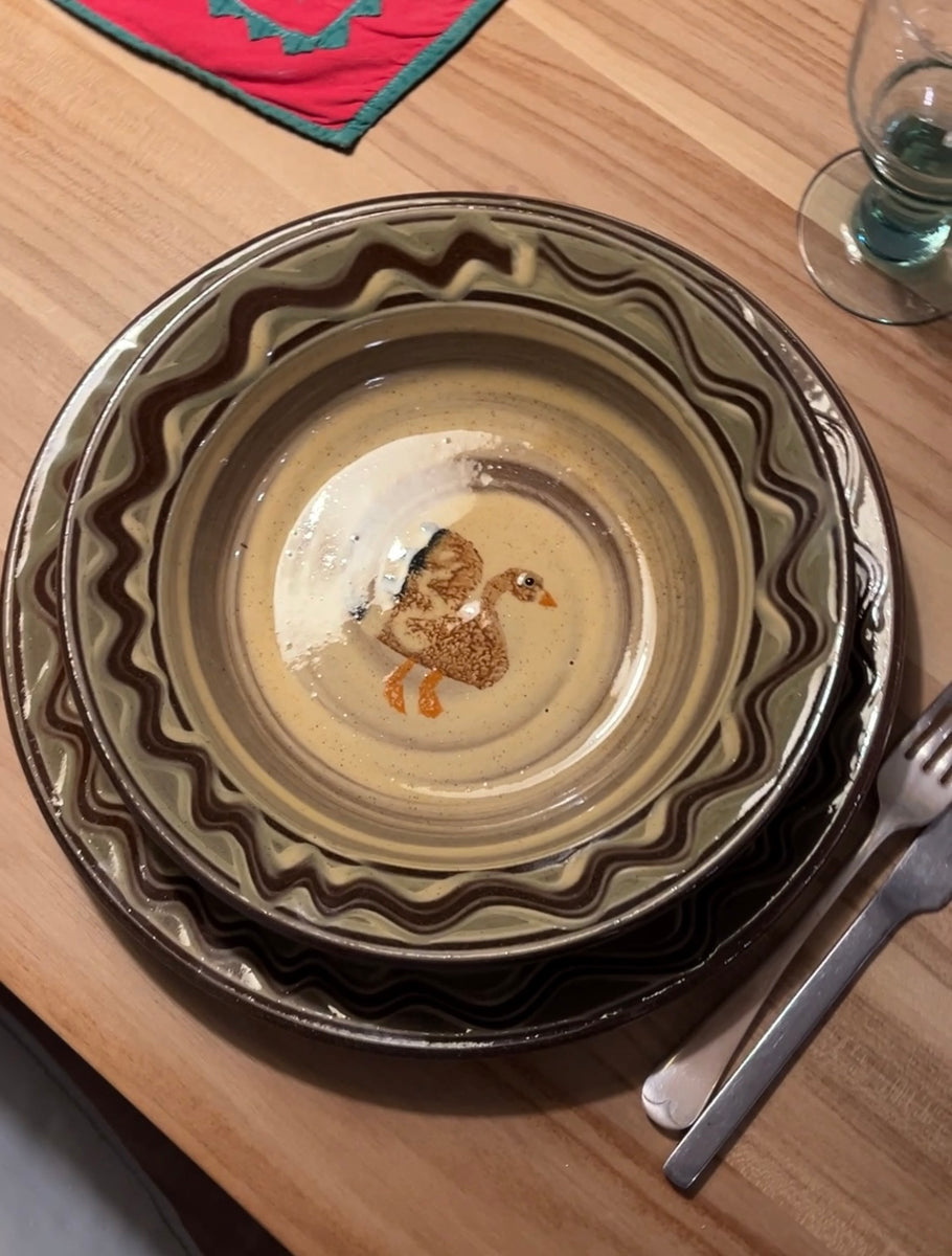 Goose Dinner Plate – Tyrii Pottery