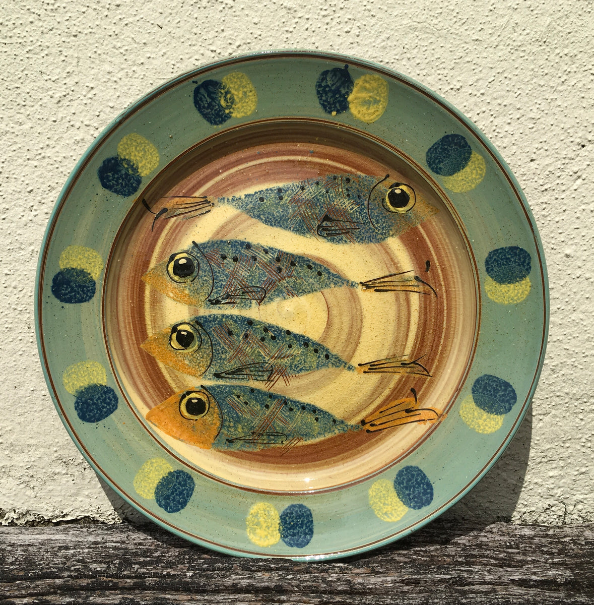 Large Platter with Fish and Bubbles – Tyrii Pottery