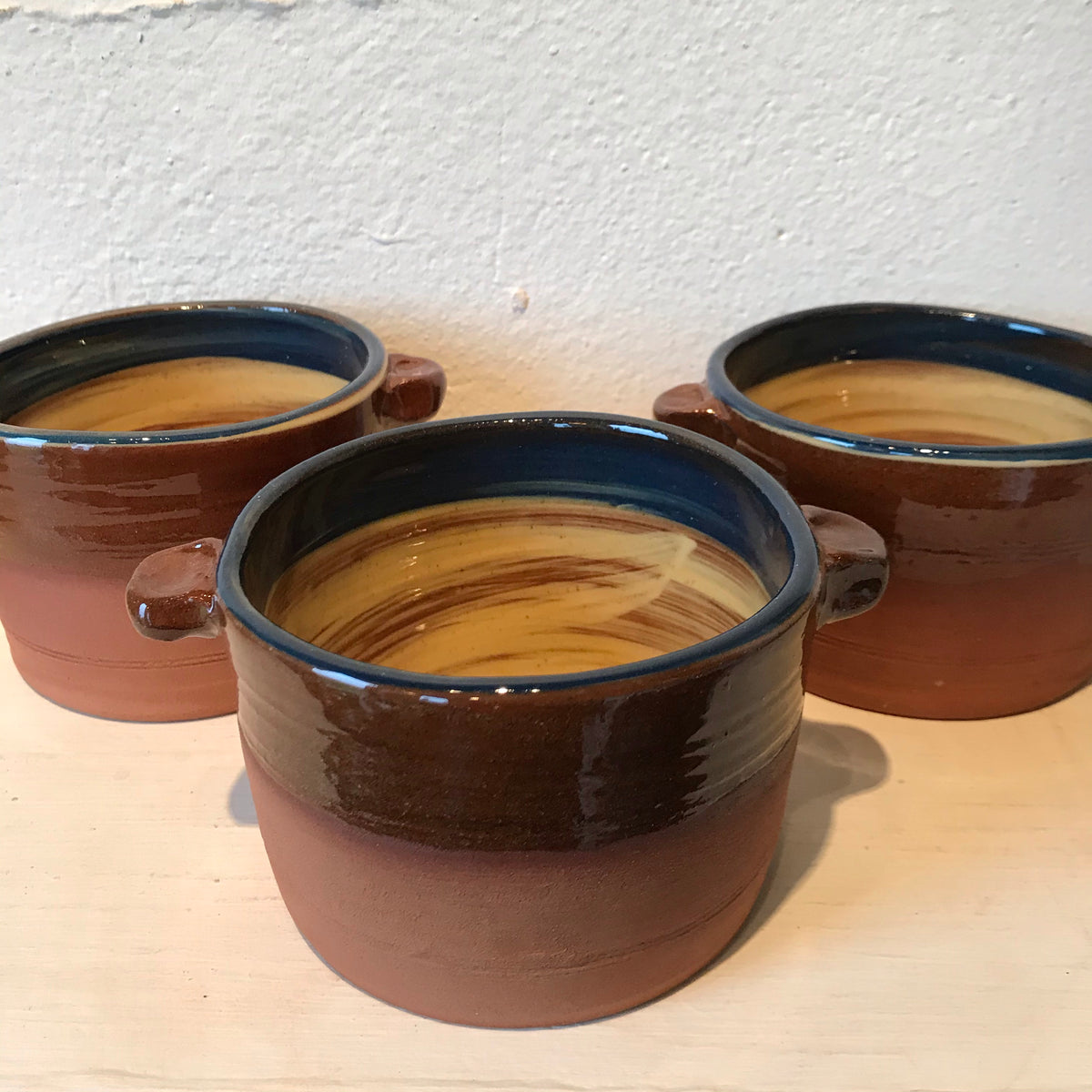 Cream and Dark Blue Pot with Handles – Tyrii Pottery