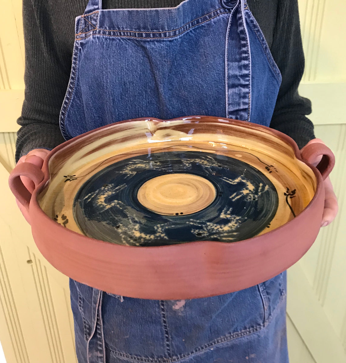 Cream and Dark Blue Hare Platter – Tyrii Pottery